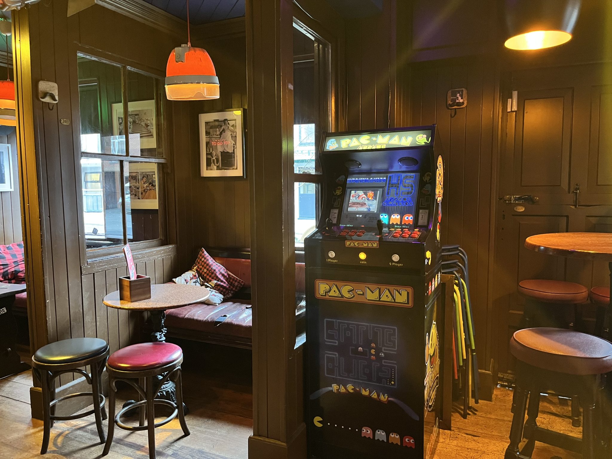 Weirdo Guide to Dublin Pubs: The Barber's Bar - Weirdo Guide to Dublin Pubs