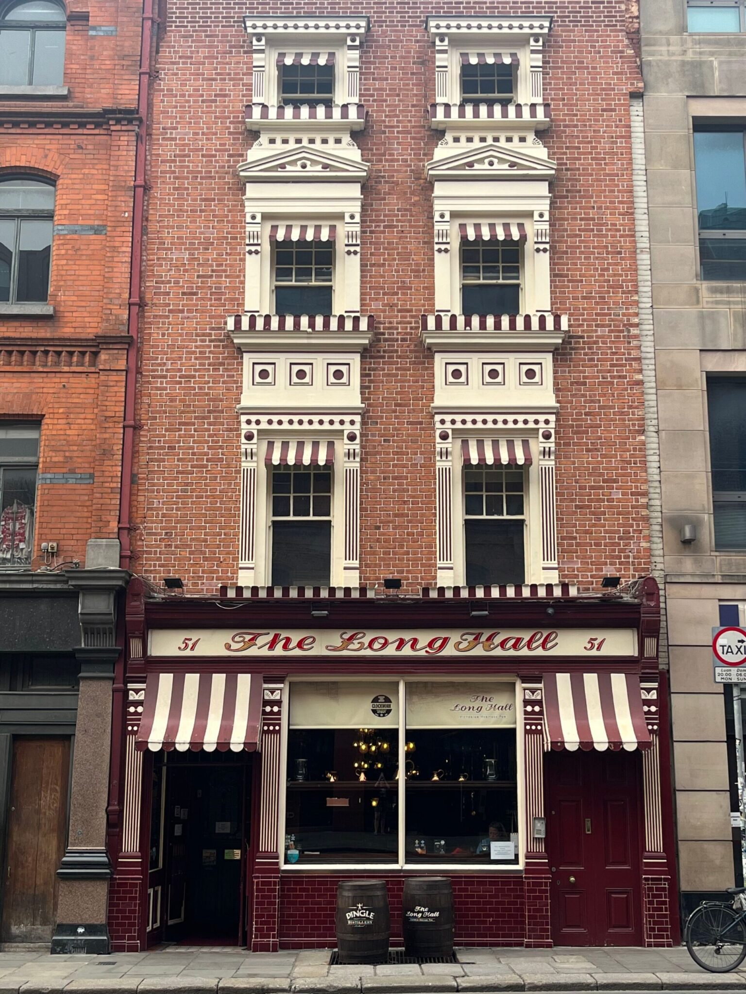 Weirdo Guide to Dublin Pubs: The Long Hall - Weirdo Guide to Dublin Pubs