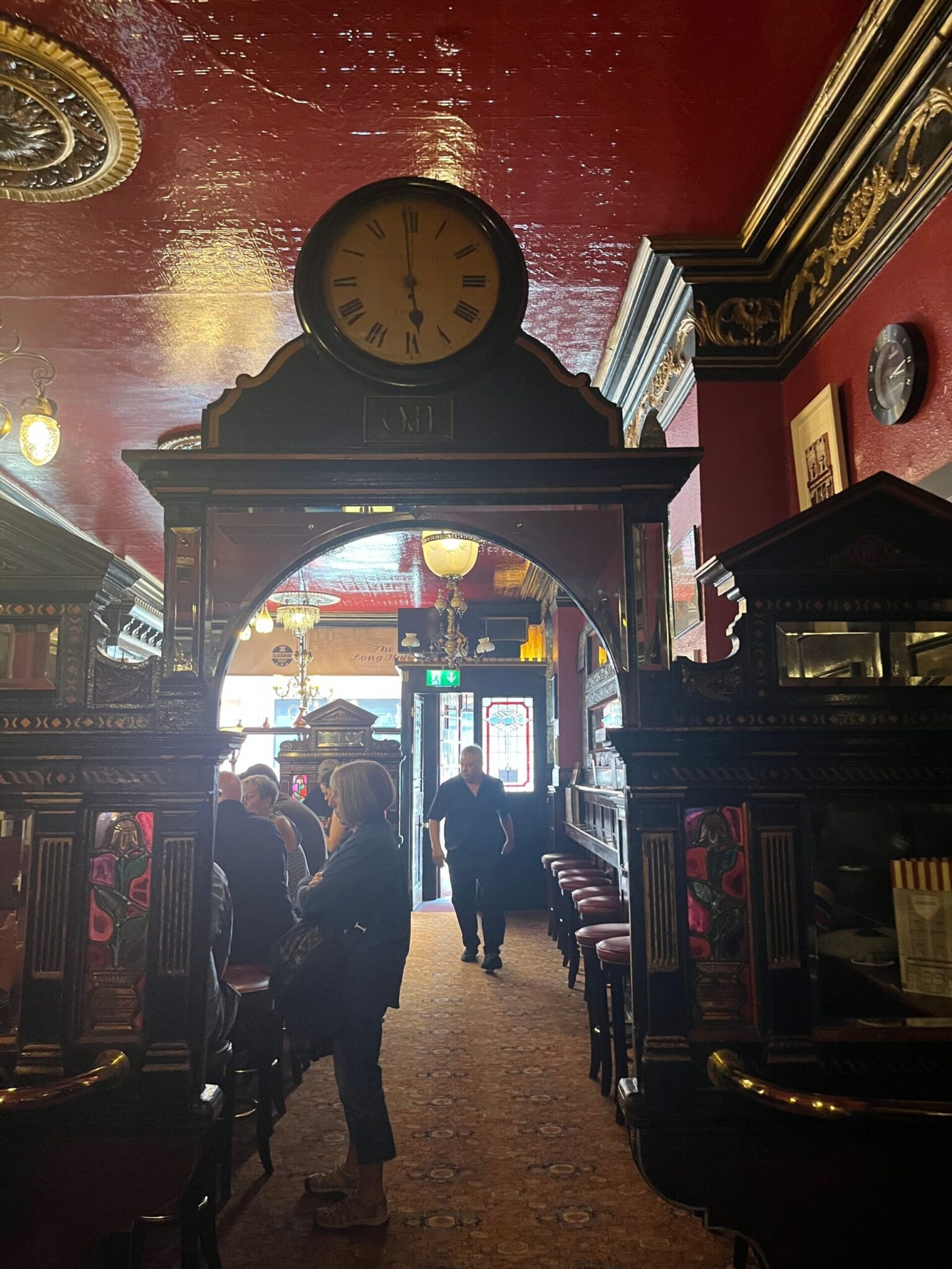 Weirdo Guide to Dublin Pubs: The Long Hall - Weirdo Guide to Dublin Pubs